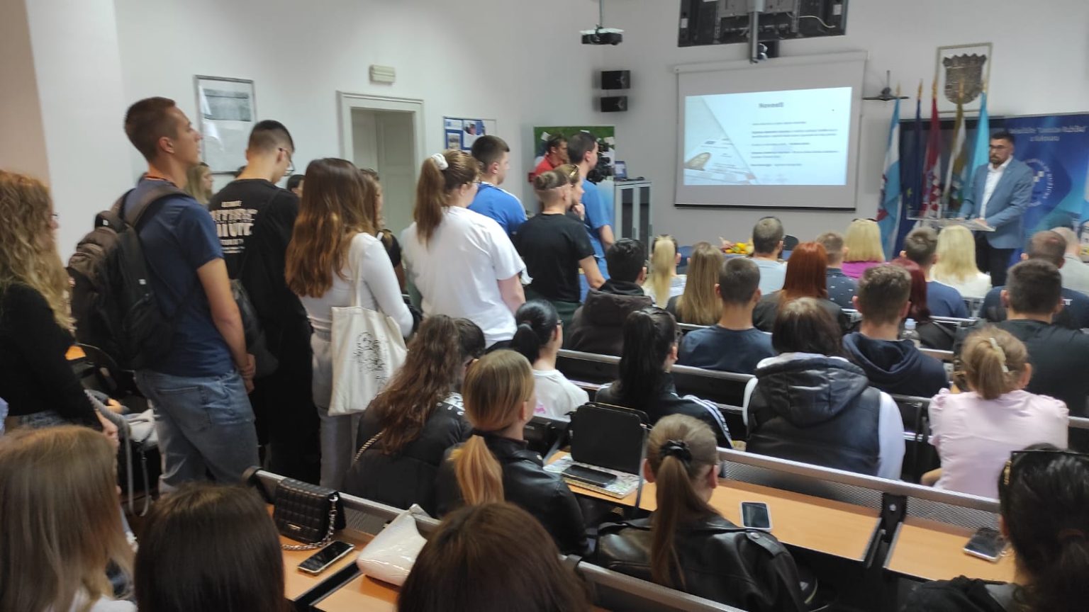 Predstavljena najmodernija studentska isprava tzv. "Iksica" - VEVU